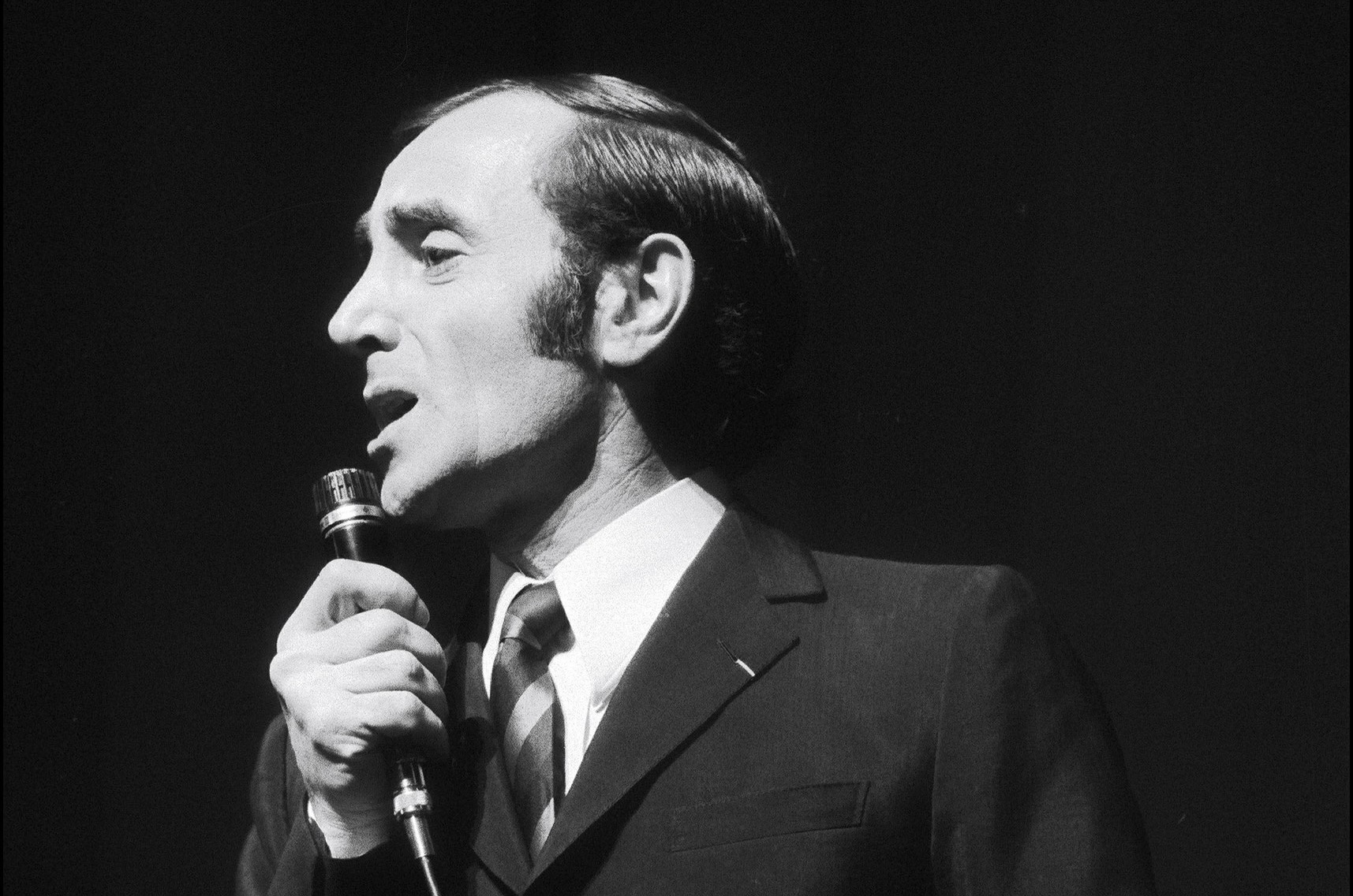 Charles Aznavour, l'autre patron - Douce France